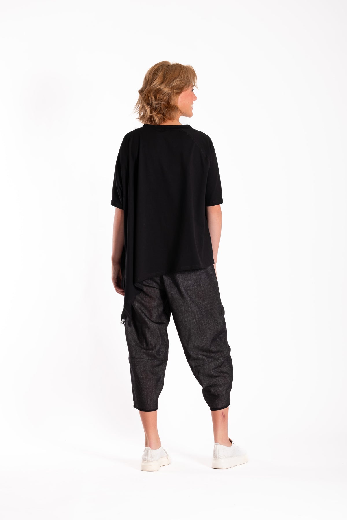 Harper Angled Tee Black – Jellicoe